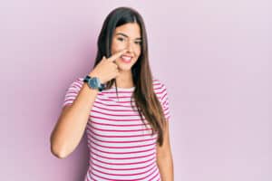 10 Examples of Unique Body Language from Different Cultures | FluentU