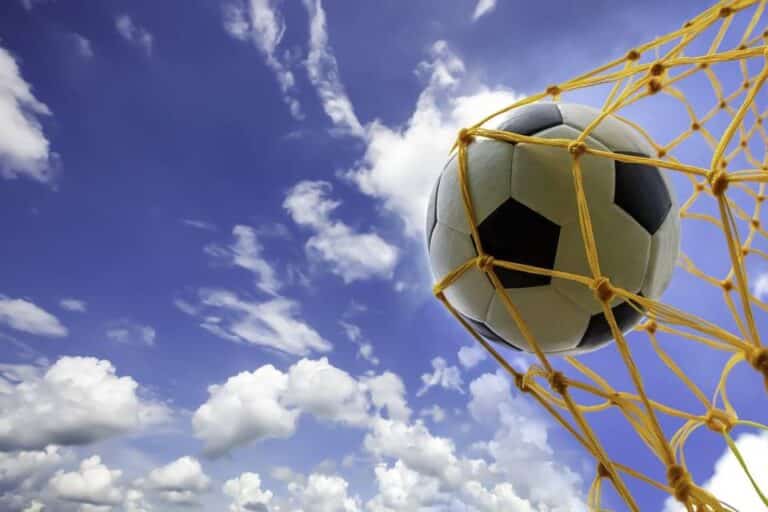 105 Essential Soccer/Football Vocabulary Words in English [With Audio ...