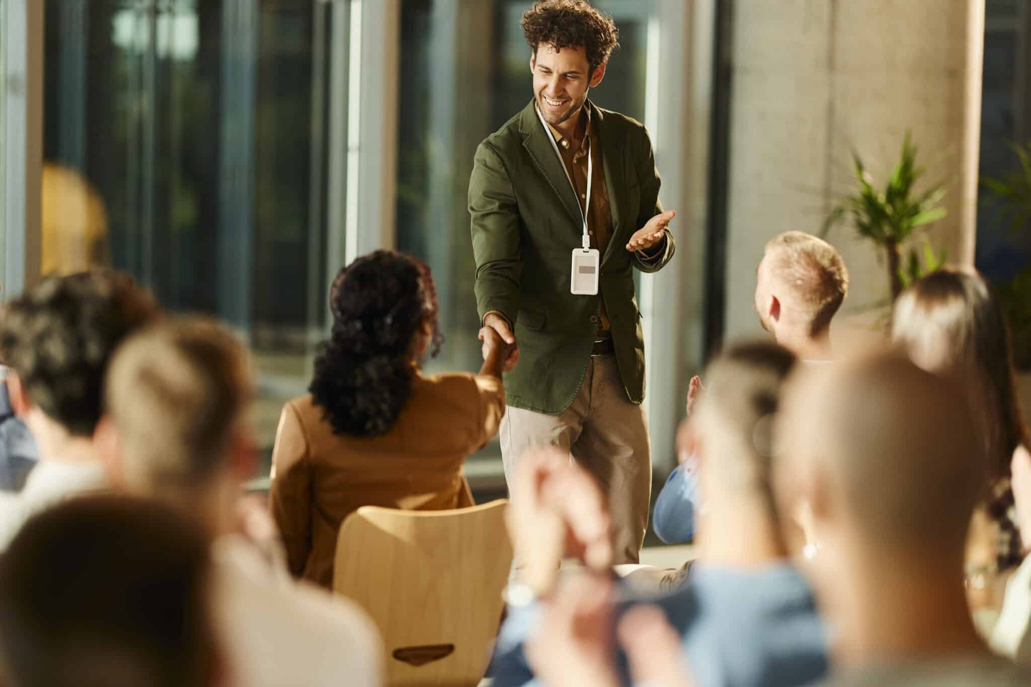 10 Tips for Public Speaking in English | FluentU