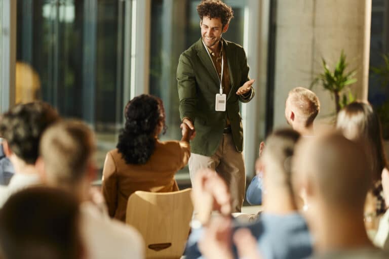 10 Tips for Public Speaking in English | FluentU