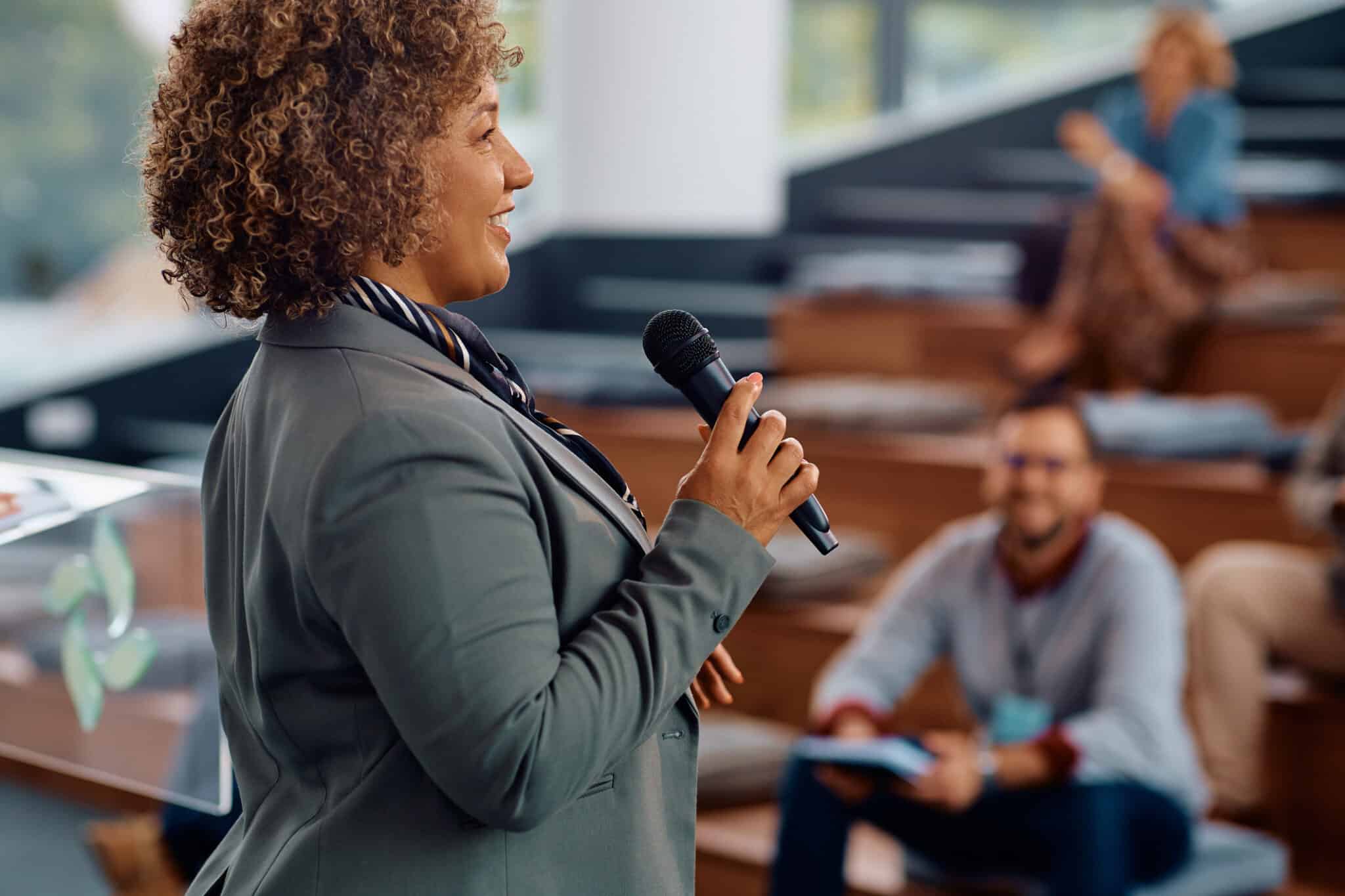 10 Tips for Public Speaking in English | FluentU