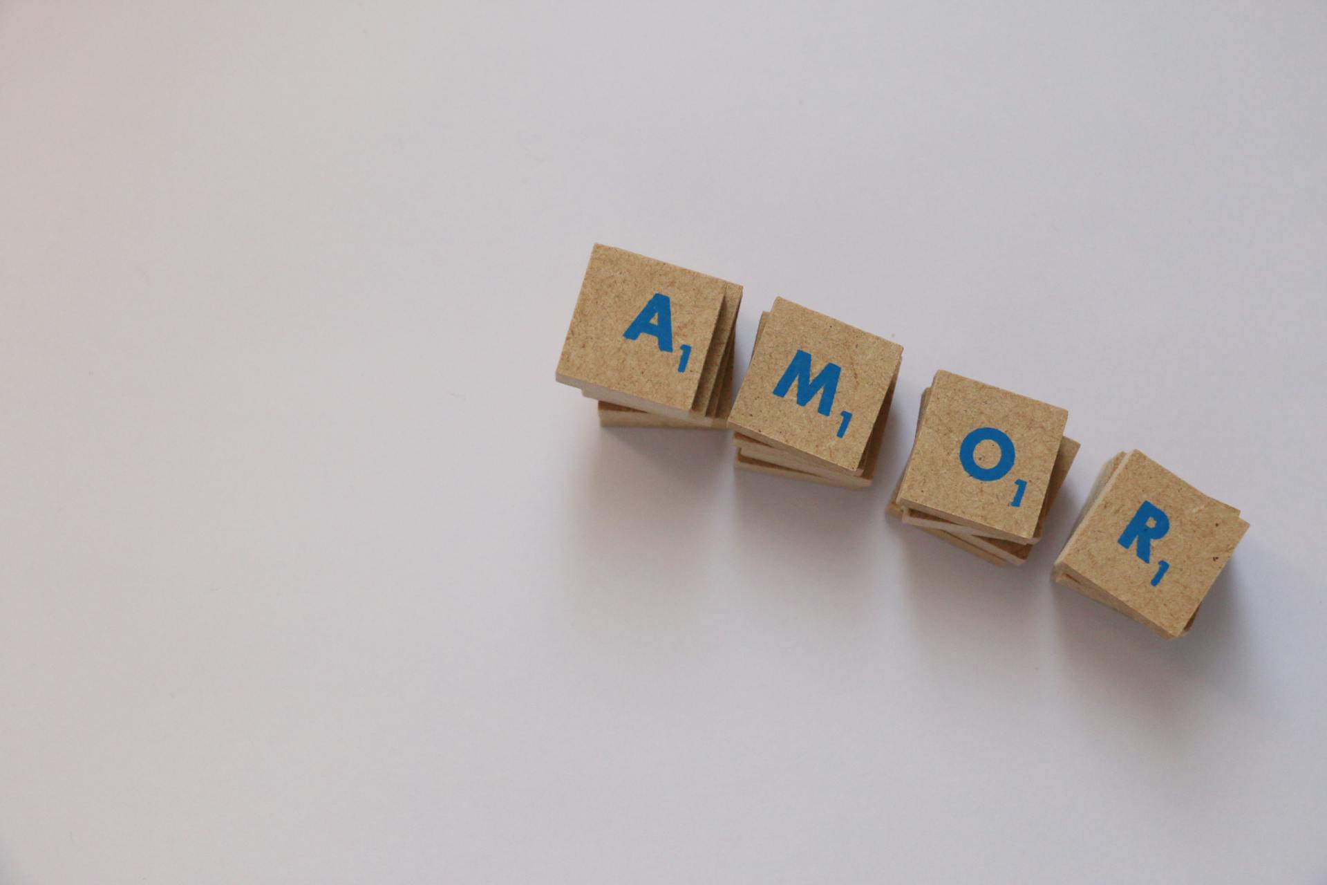 140 Romantic Spanish Phrases [With Audio] | FluentU