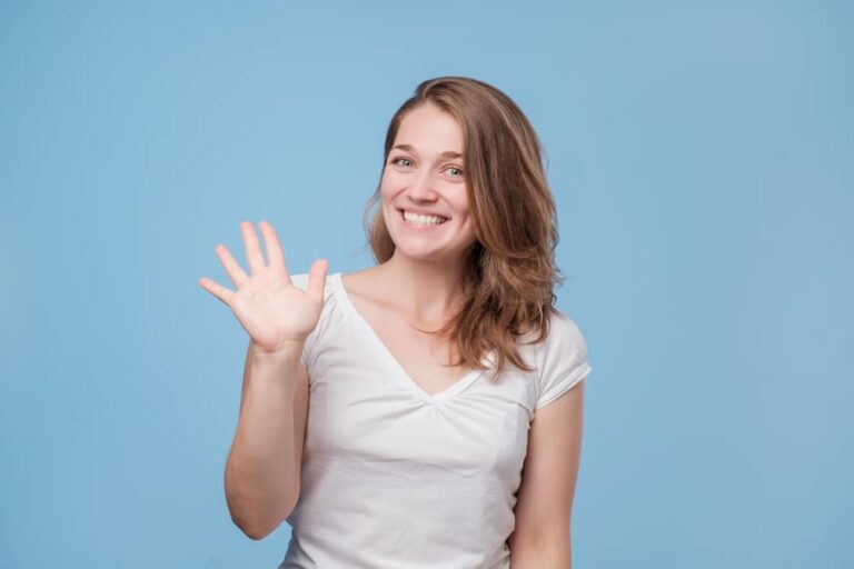 “Hello” in French: 36 Essential Greetings | FluentU