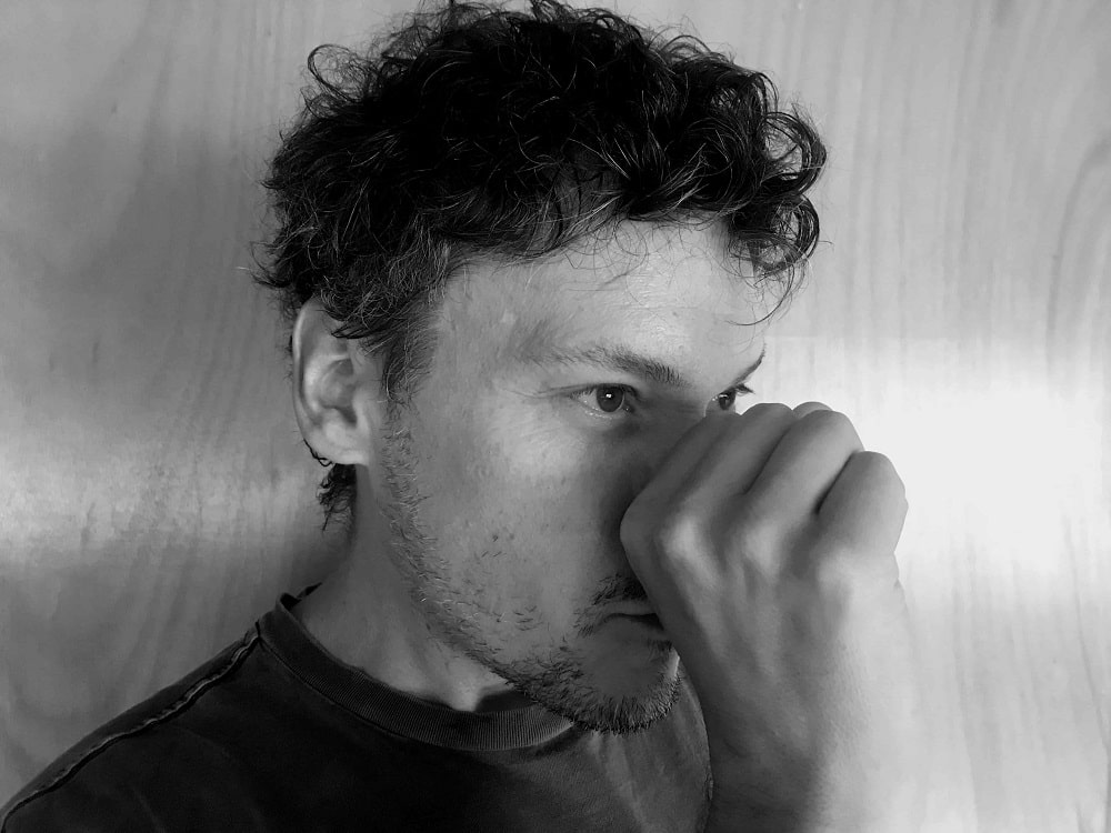 18 Common French Hand Gestures (and How to Do Them) | FluentU