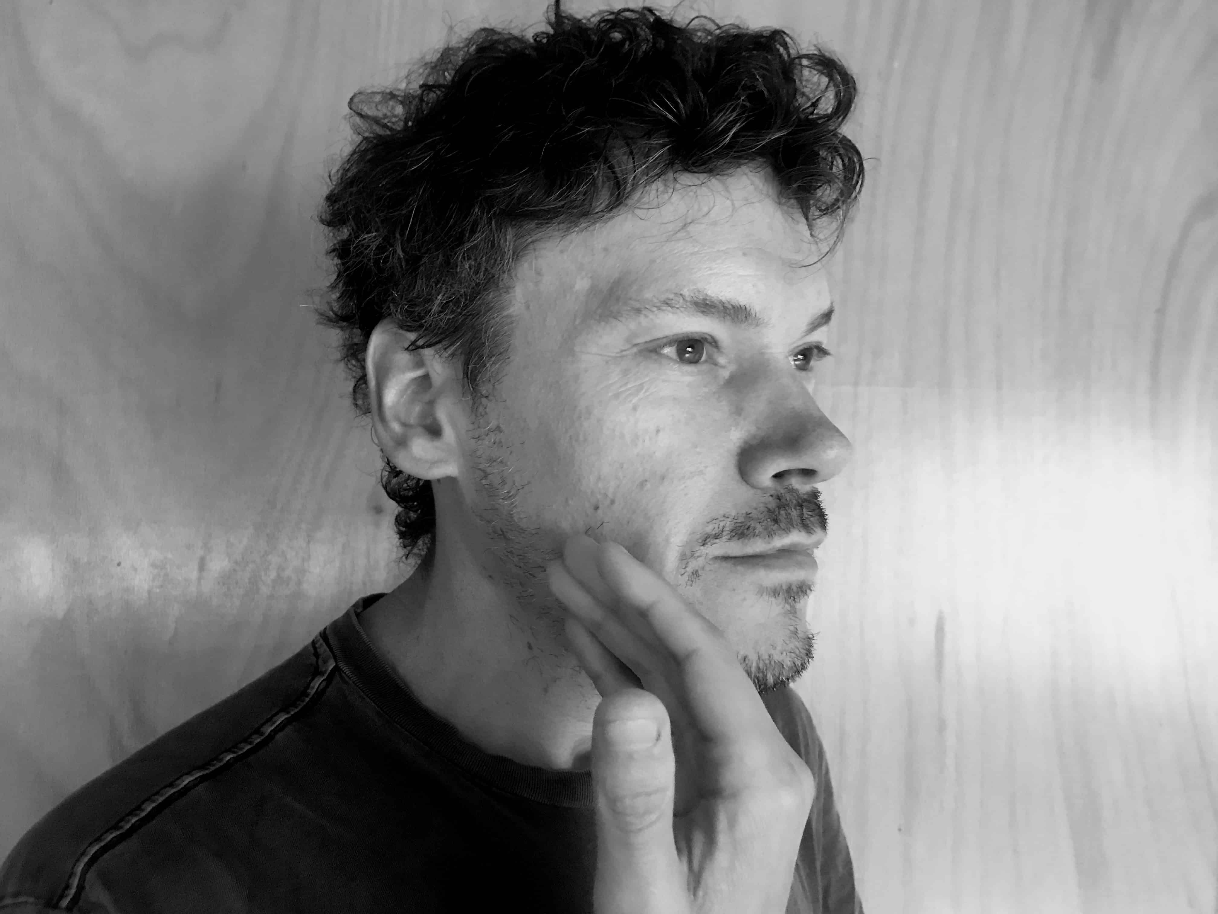 18 Common French Hand Gestures (and How to Do Them) | FluentU