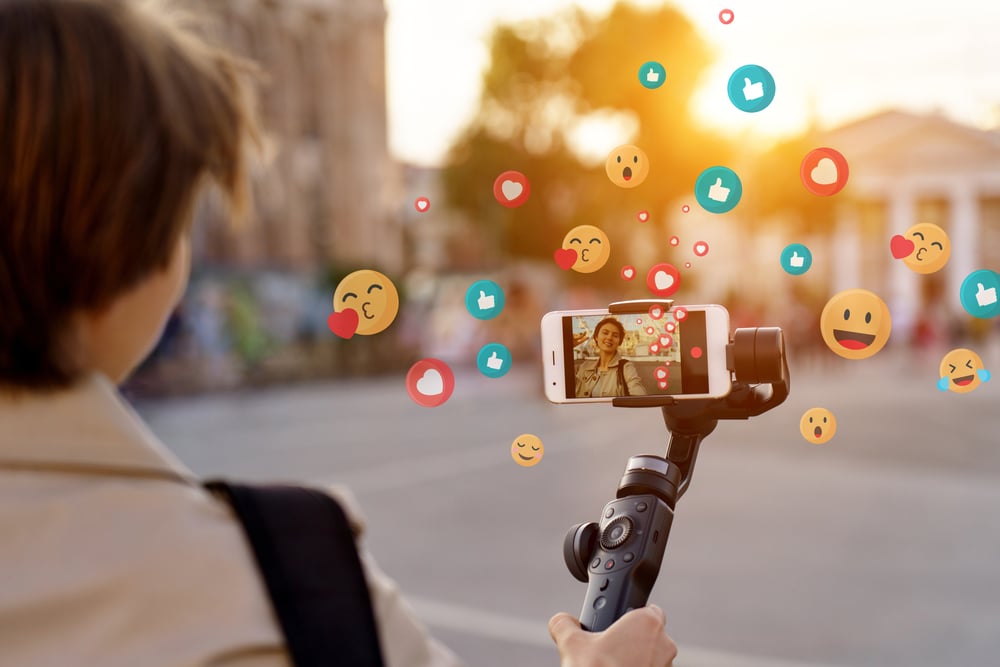 15 French Vloggers to Follow in 2025 | FluentU