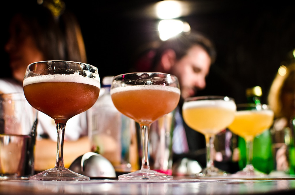 24 Important Words for Bartenders in English | FluentU
